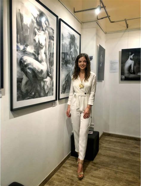 Art Class Nude Model Girl