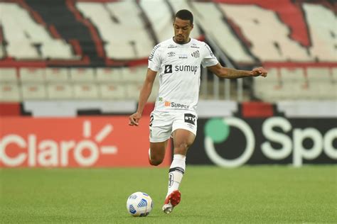 Luiz Felipe Do Santos Tem Edema Na Coxa Direita E Vira Desfalque