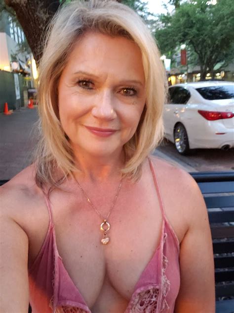 Flirty Mom On Twitter This Mommy Has Benefits If Anyones Looking For