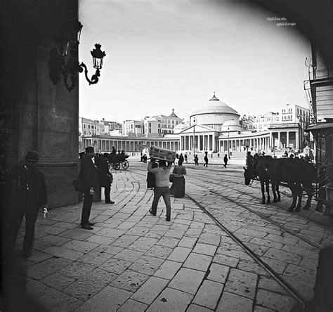 Napoli Scena Di Vita Quotidiana Scorcio Di Piazza Del Plebiscito Da