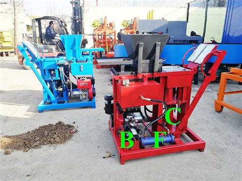 EX2 25 Máquina para fabricar ladrillos de arcilla