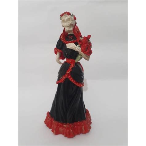 Pomba gira rosa caveira umbanda candomblé religião estátua imagem