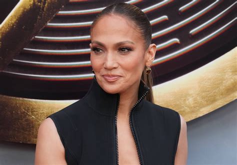 Jennifer Lopez succombe à la manucure la plus chaleureuse de l automne