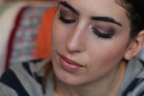 NAKED PALETTE LOOK 3 Lily Pebbles