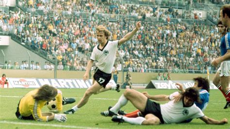 Fußball Bernd Hölzenbein mit 78 Jahren gestorben