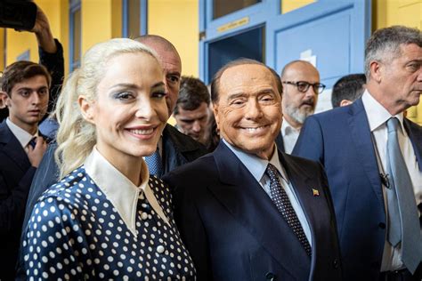 Marta Fascina La Fidanzata Di Silvio Vince A Marsala Senza Averci
