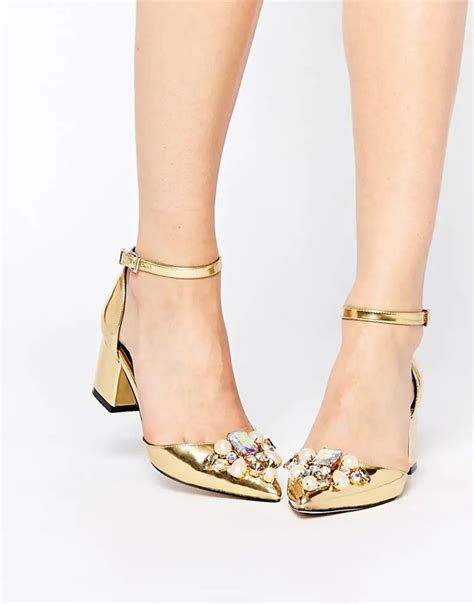 Outfit zapatos dorados Ideas para complementar un look increíble