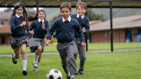Futbolistas profesoras y con sueldos de entre 1 000 y 2 000 euros así