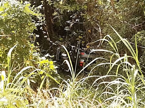 Carro Capota E Cai Em Ribanceira Em Juiz De Fora Zona Da Mata G1