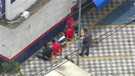 Bandidos assaltam loja e fazem reféns na Zona Norte de São Paulo