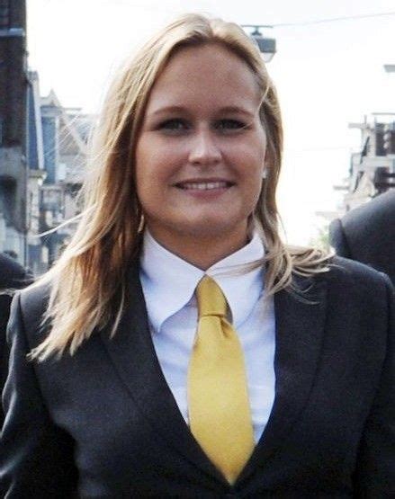 Pin by David Oberländer on Interessantes Women wearing ties Women in