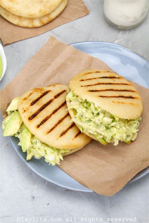 Arepa Reina Pepiada Arepas Venezolanas Receta Recetas De Comida Arepas