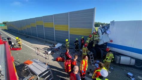 Śmiertelny wypadek na S8 w kierunku Wrocławia Nie żyje jeden z