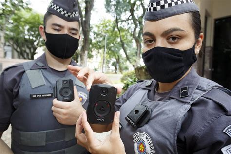 Como funcionam as câmeras nos uniformes dos policiais