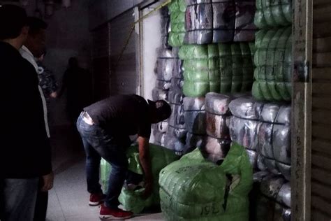 Foto Minta Solusi Dari Pemerintah Importir Baju Bekas Di Pasar Senen