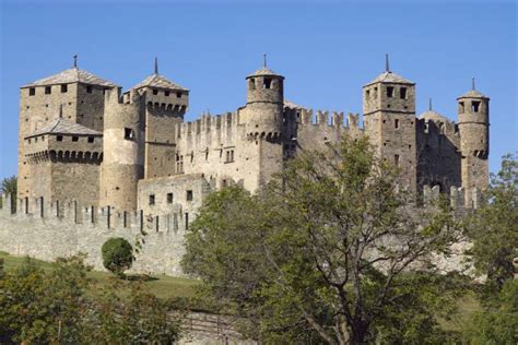 Top 10 i Castelli più belli della Valle dAosta Viaggi News