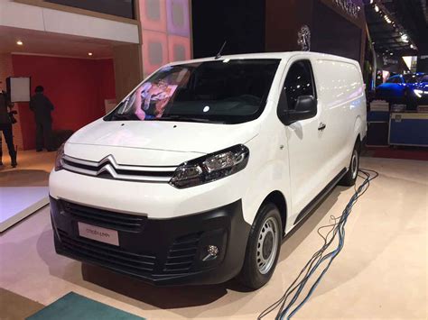 PSA apresenta as vans Peugeot Expert e Citroën Spacetourer