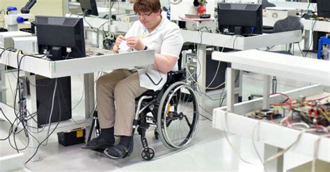 Guía práctica para adaptar los puestos de trabajo a personas con