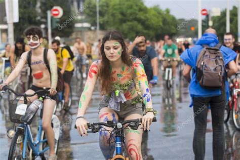 第 8 回世界裸自転車ライド ストック編集用写真vverve 74612599