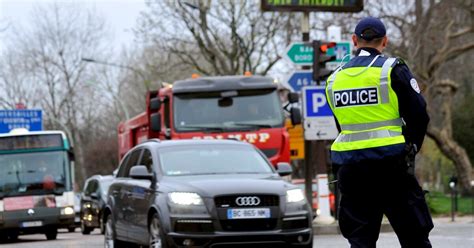 Un petit garçon de 11 ans arrêté au volant d une voiture il voulait s