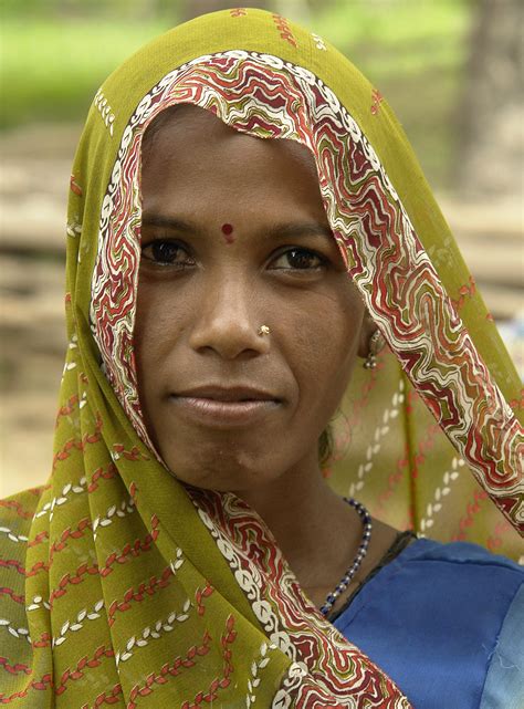 File Woman In Adivasi Village Umaria District India Wikipedia