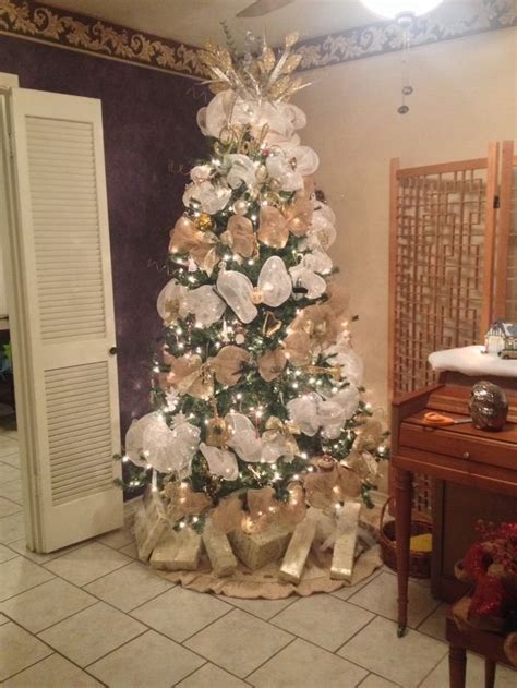 40 Awesome Christmas Tree Decorations Ideas With Burlap Decoration Love