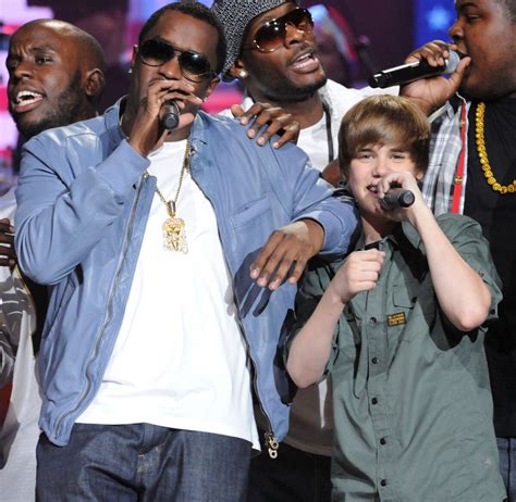 Foto P Diddy sobre Justin Bieber em 2011 Ele teve acesso à casa E