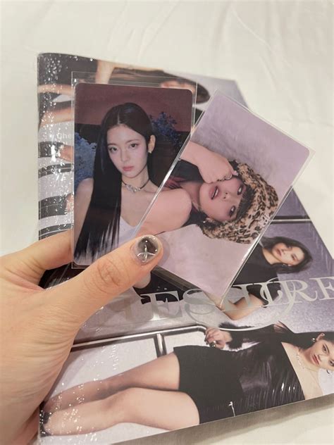ITZY Cheshire Album Lia Yeji Event Photocard Hobbies Toys Music