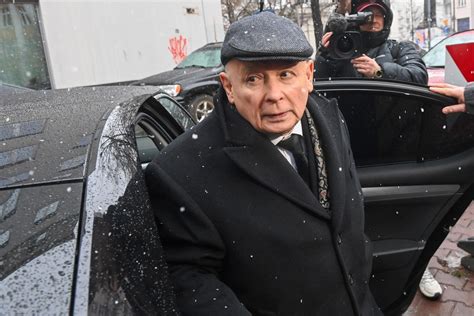 Jaros Aw Kaczy Ski Stawi Si W Prokuraturze Chodzi O List Do