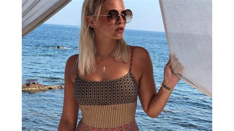 Photo Kelly Vedovelli En Bikini En Italie Le Juillet