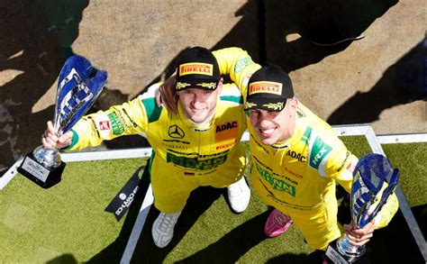 Raffaele Marciello feiert am Nürburgring Halbzeitmeisterschaft ADAC