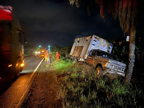 Barra do Rocha Motorista perde controle da direção veículo sai da