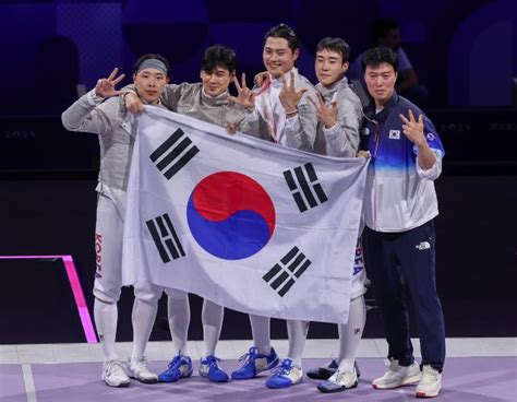 파리올림픽 2024 남자 펜싱 사브르 단체 금메달 통산 300번째 메달 아주경제