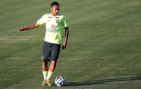 Estudo japonês aponta que Neymar joga em modo piloto automático