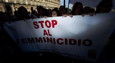 Femminicidio In Italia Una Donna Uccisa Ogni Due Giorni 2013 L Anno