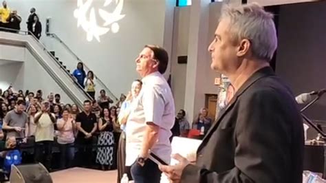 Bolsonaro sinaliza volta para o Brasil nas próximas semanas Rede