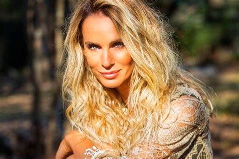 Las fotos de la increíble mansión a donde vive Sabrina Rojas con los