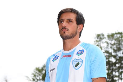 Londrina anuncia a contratação do volante Gabriel para a reta final da