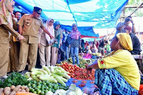 Pantau Harga Bahan Pokok Di Pasar Batangase Maros Pj Gubernur Perlu