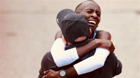Kelvin Kiptum destroza el récord del mundo de maratón de Kipchoge y