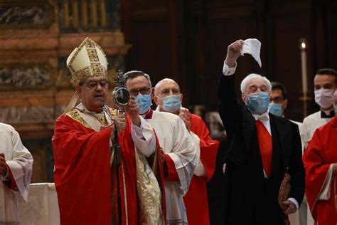 Il sangue si è sciolto a Napoli si ripete il miracolo di San Gennaro