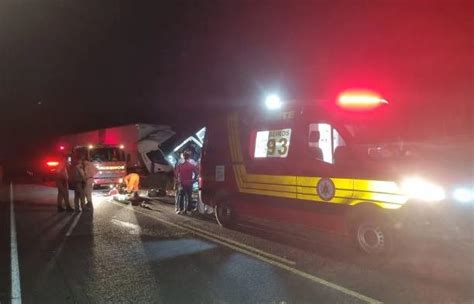 Acidente entre van e caminhão mata 12 pessoas em Tocantins Metrópoles