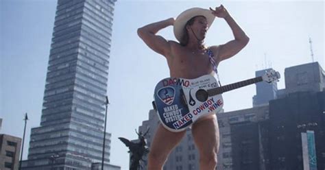 Directo de Nueva York el Naked Cowboy paseó por la CDMX Expreso