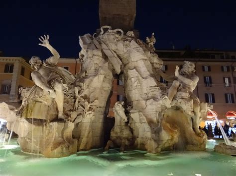 Fontana dei Quattro Fiumi de Bernini A maior das três fontes da