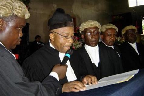 Cameroun Justice 157 nouveaux avocats prêtent serment à Douala