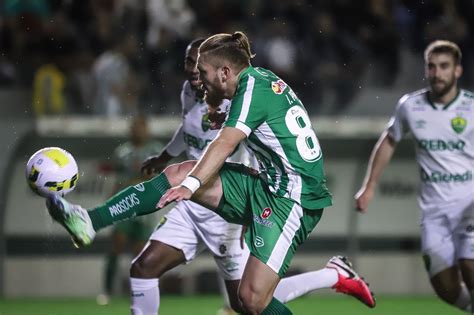 Versus Isidro Pitta Desperdicia Un Penal Y El Juventude Cae En Casa
