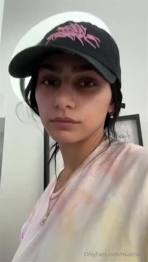 Mia Khalifa Nude Bathroom Onlyfans Livestream Leaked Influencers Gonewild