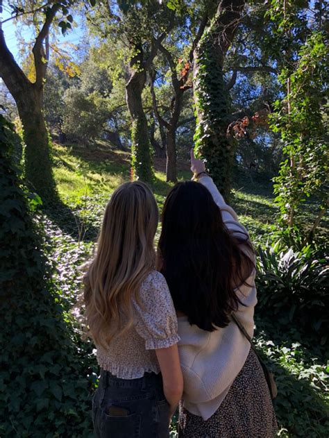 Blonde And Brunette Duo Blonde And Brunette Best Friends Brunette To Blonde Blonde Couple