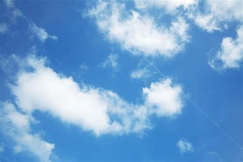 Cielo Azul Con Nubes Suaves Blancas Foto Premium