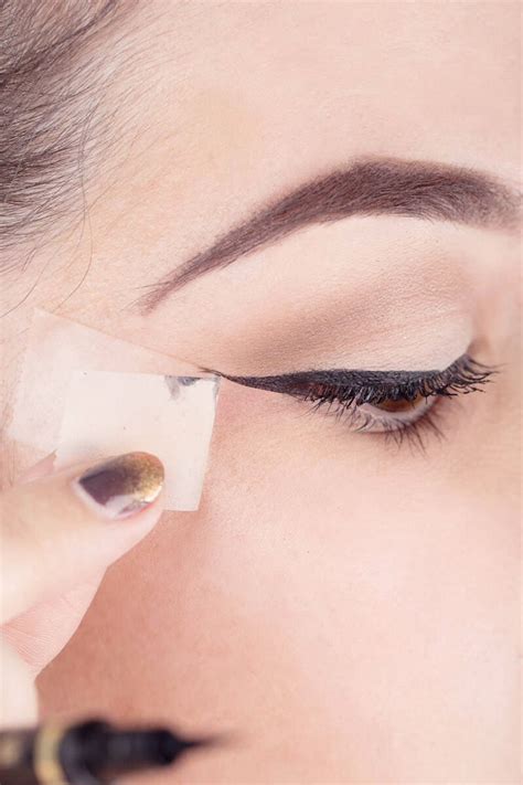 Easy Way To Do Winged Eyeliner Trusper